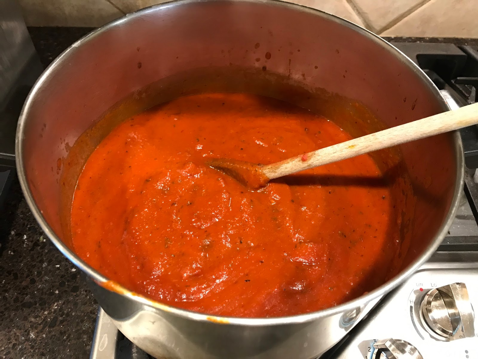 The Elf in the Kitchen©: The Adventures of Huckleberry Elf