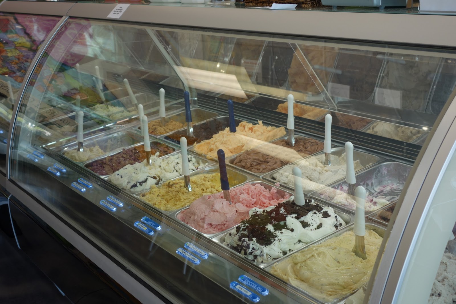 The Passionate Foodie: Pazzo Gelato Cafe: Willy Wonka & Duality