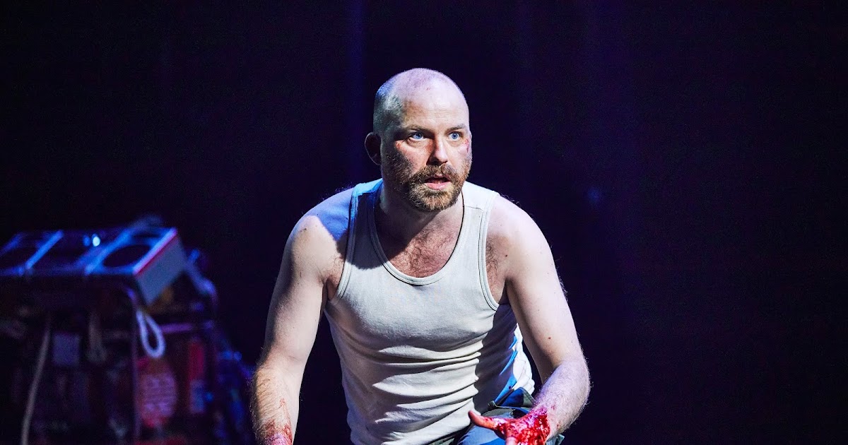 Jonathan Baz Reviews...: Macbeth at the National Theatre - Review