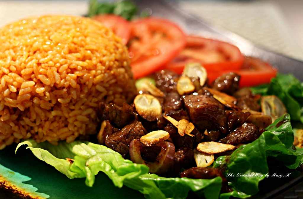 Vietnamese Fried Cubed Steak with Tomato Red Rice . 越式牛柳粒紅飯