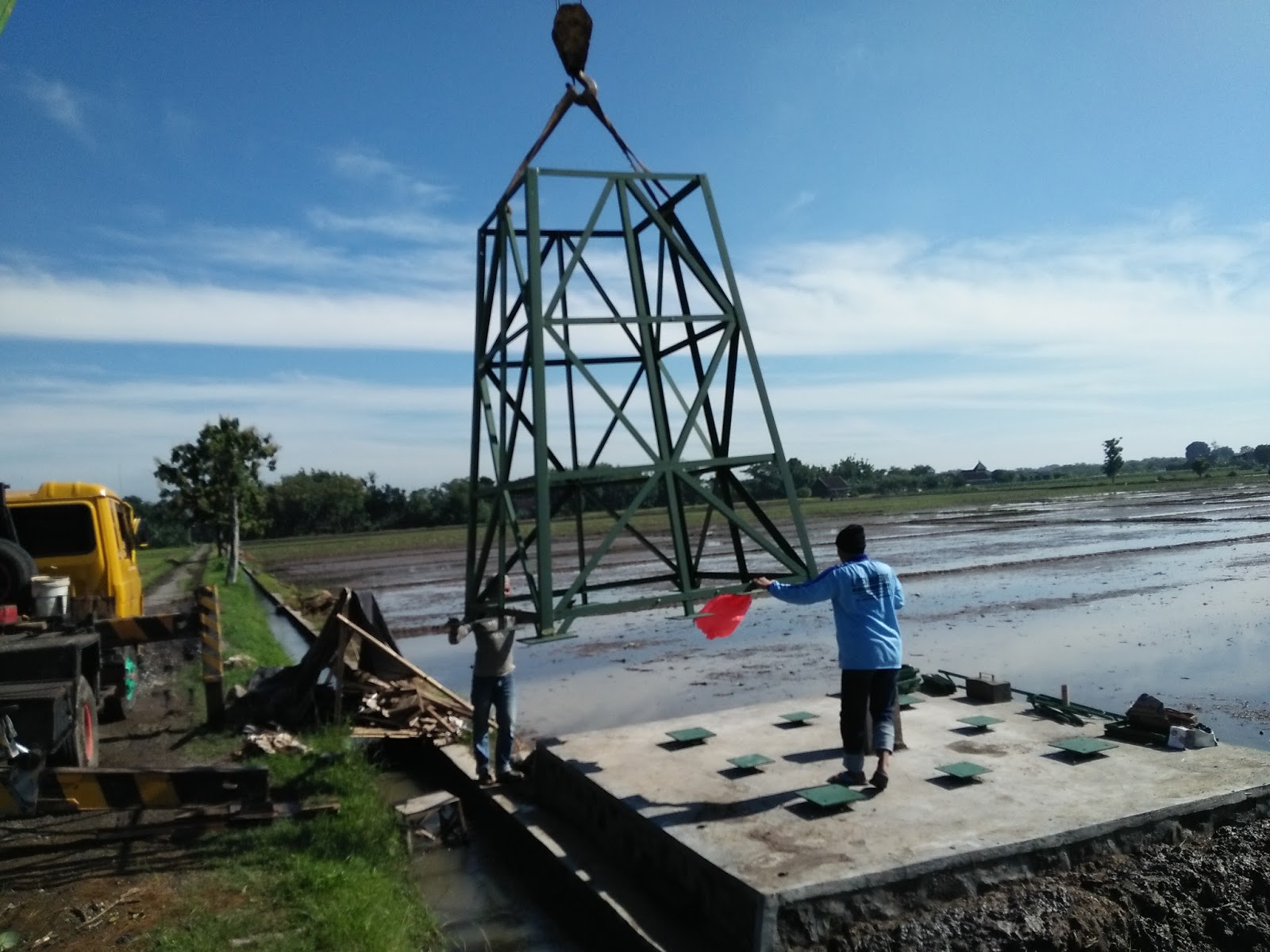 Instalasi Pompa Air Tenaga Angin Terbesar Di Indonesia