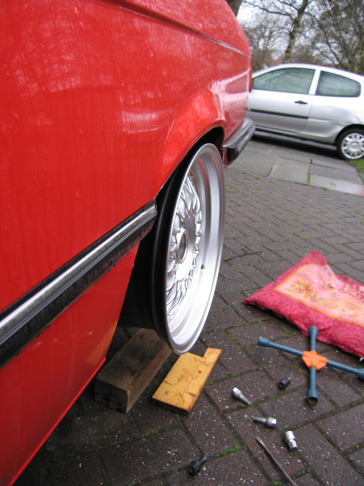 Beemer Lab: E21 316: Fatter Wheels - 16x8/9J staggered BBS RS Split-Rim ...