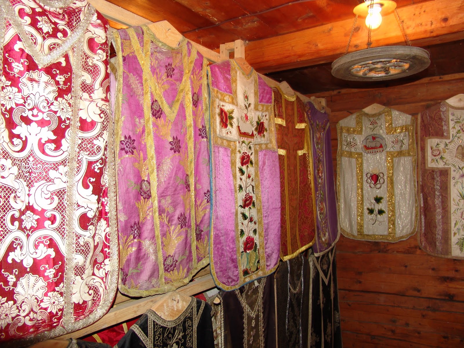 Te igitur: Liturgical Vestments