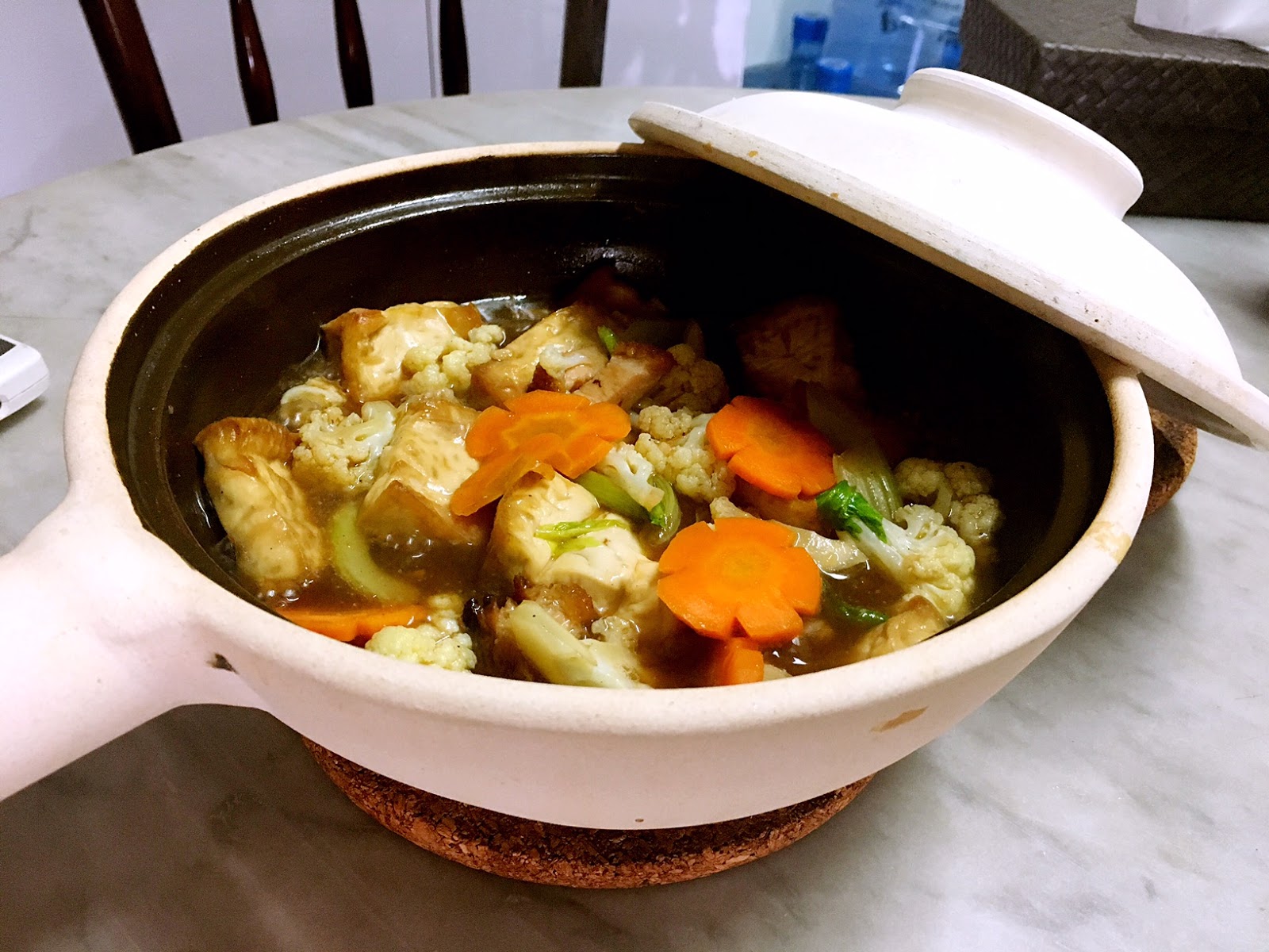 Claypot tofu with roast pork - Linda's Cravings