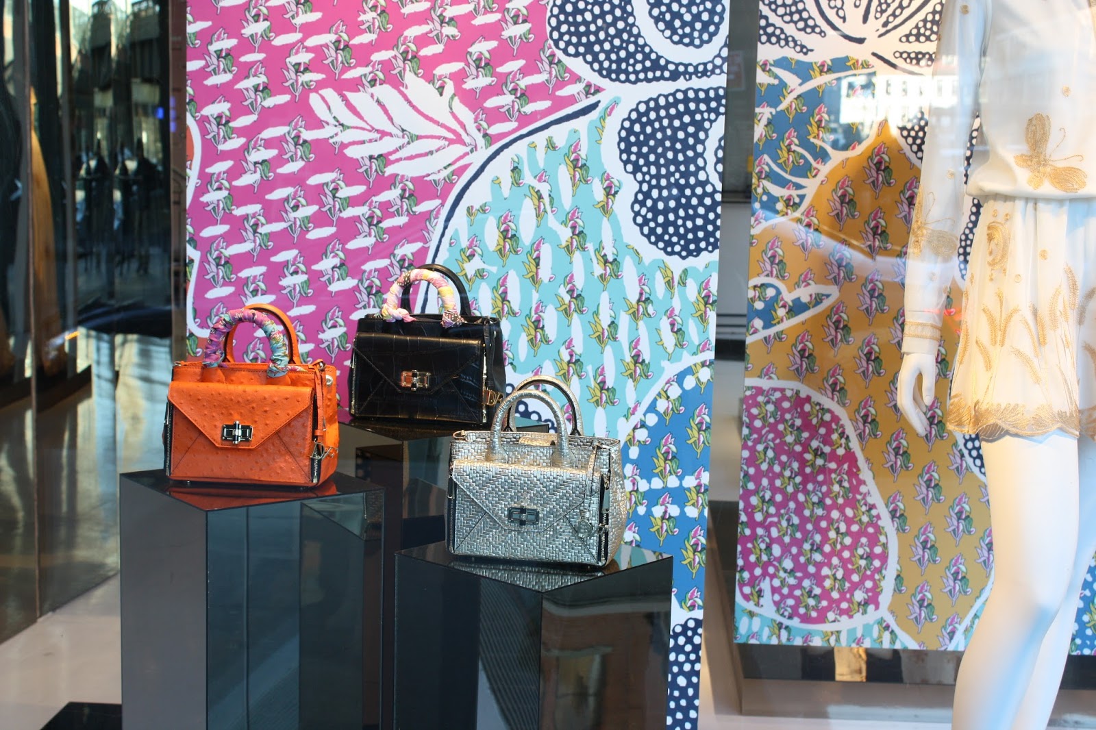 5. Visual Merchandising - Color Story / Creature in Vogue