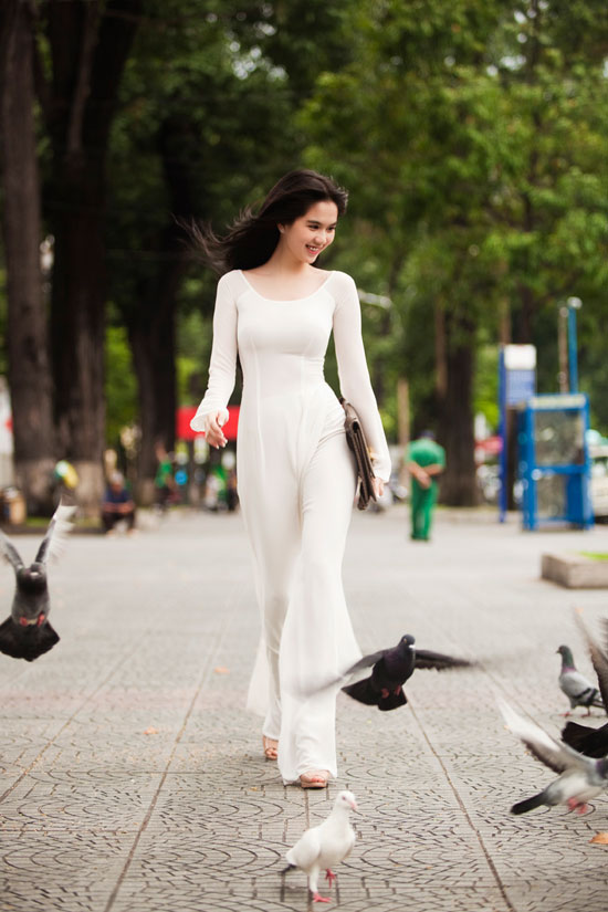 Vietnamese queen of lingerie model Ngoc Trinh in traditional costume Ao ...