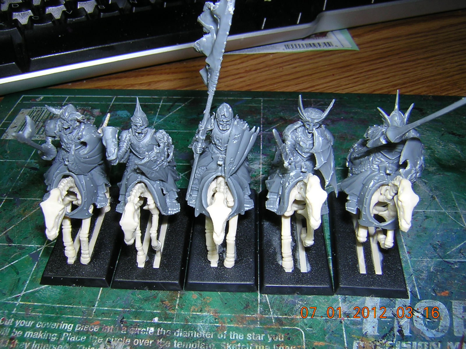 Warhammer 40k Orks (and more): Black Knights build done