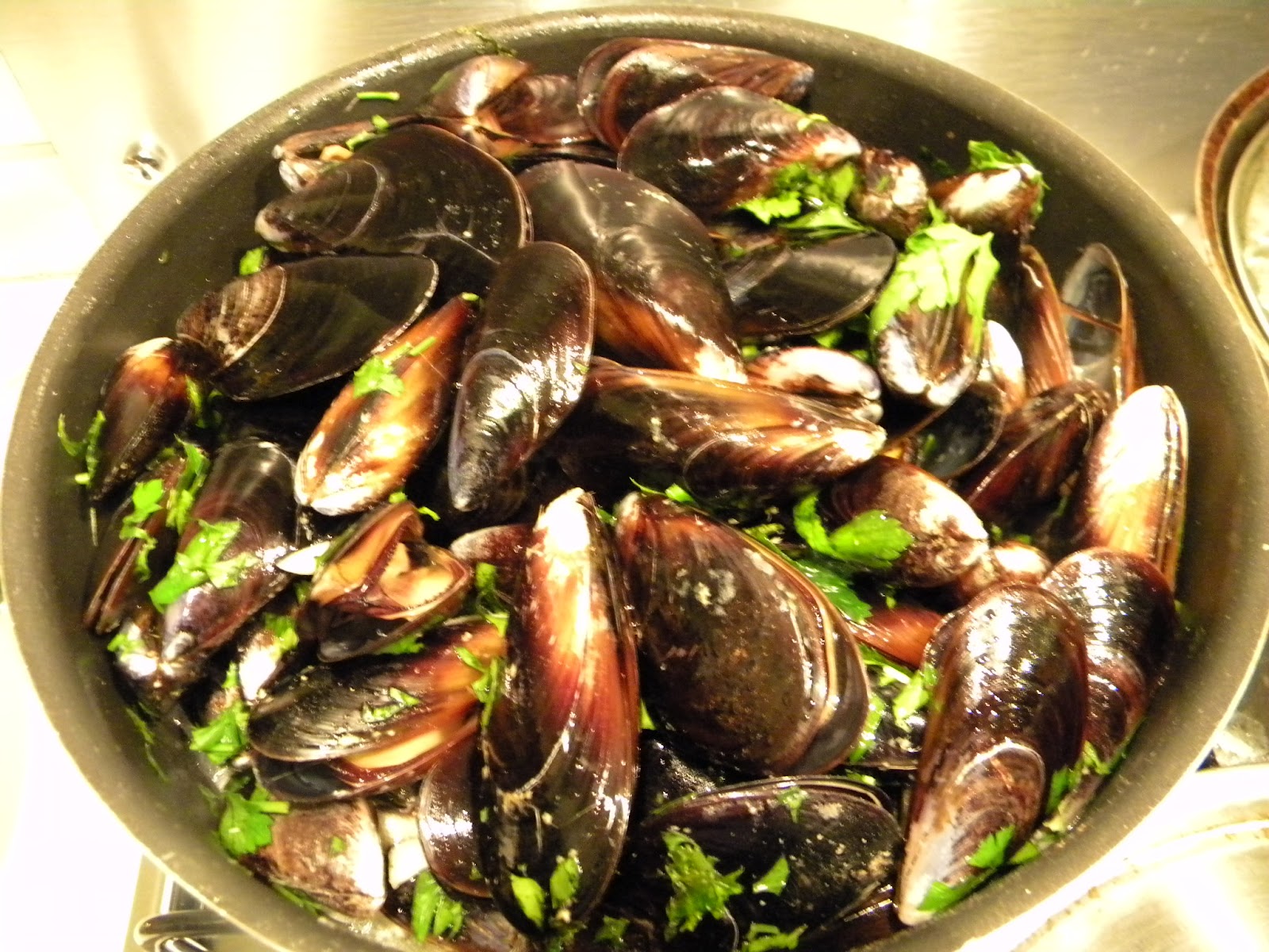 Savoare si Arome: Scoici in sos de vin