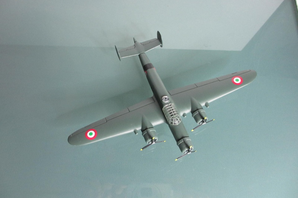 1/144 airbattle: 1/144 Cantieri Z.1007 Alcione - by Atlas