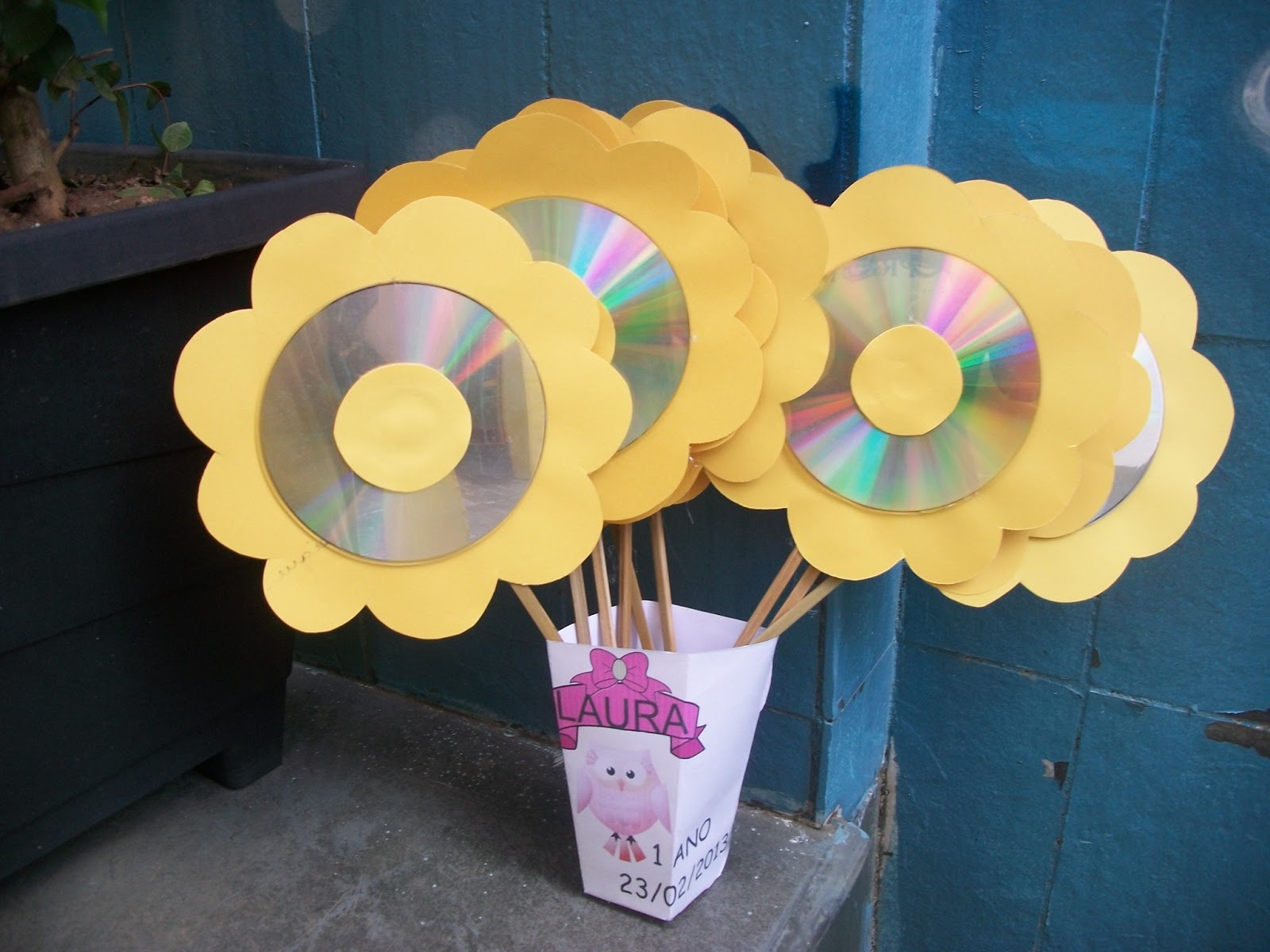 Margaret Magalhaes: TRABALHINHOS DE ARTES FEITO COM CD VELHO-FLOR E ...