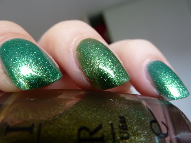 Opinionated Little Finger: Dupe-ing: OPI Simply Smash-ig! with Zoya Apple