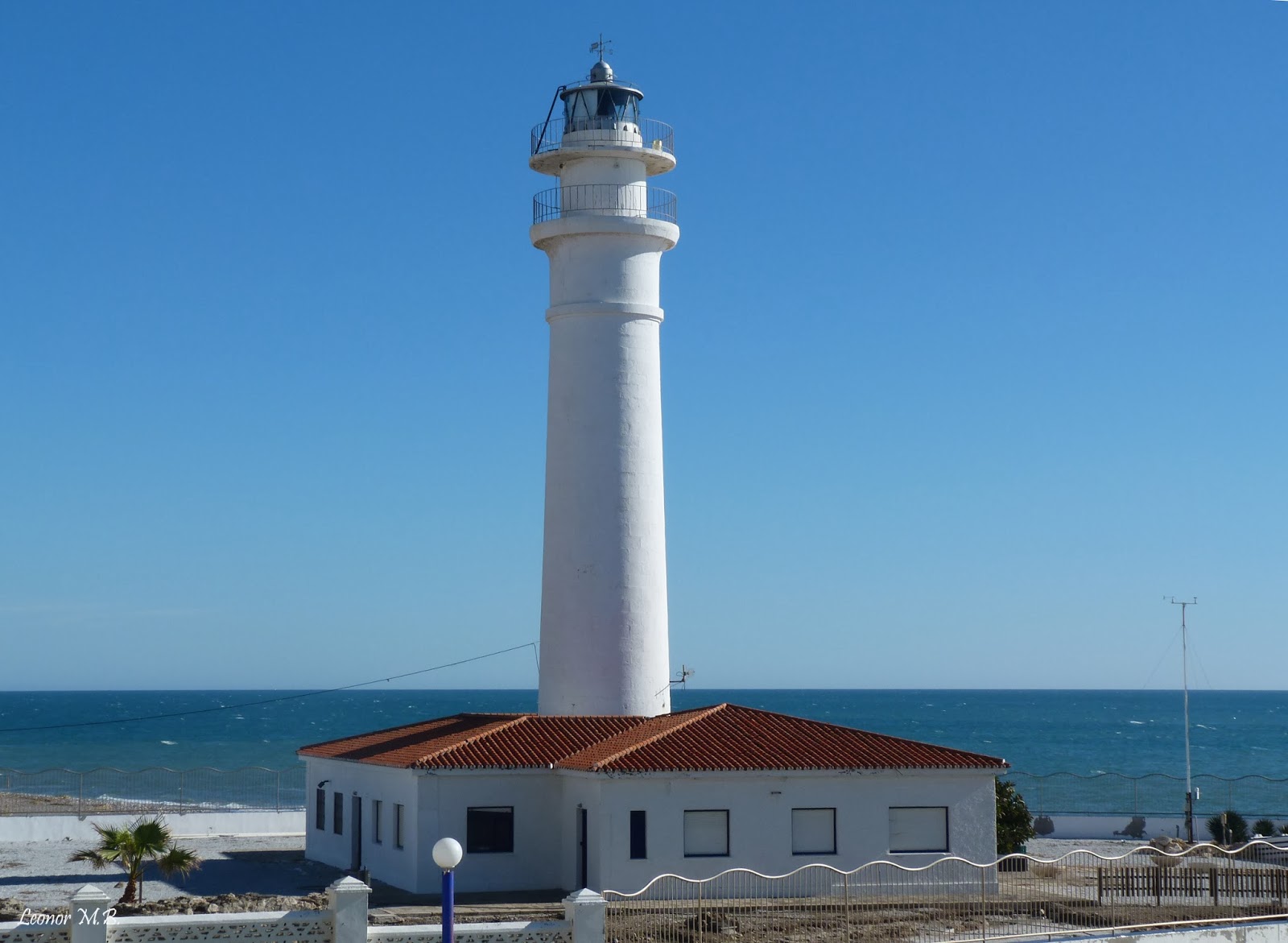 PLAYA DEL CASTILLO: FARO DE TORROX