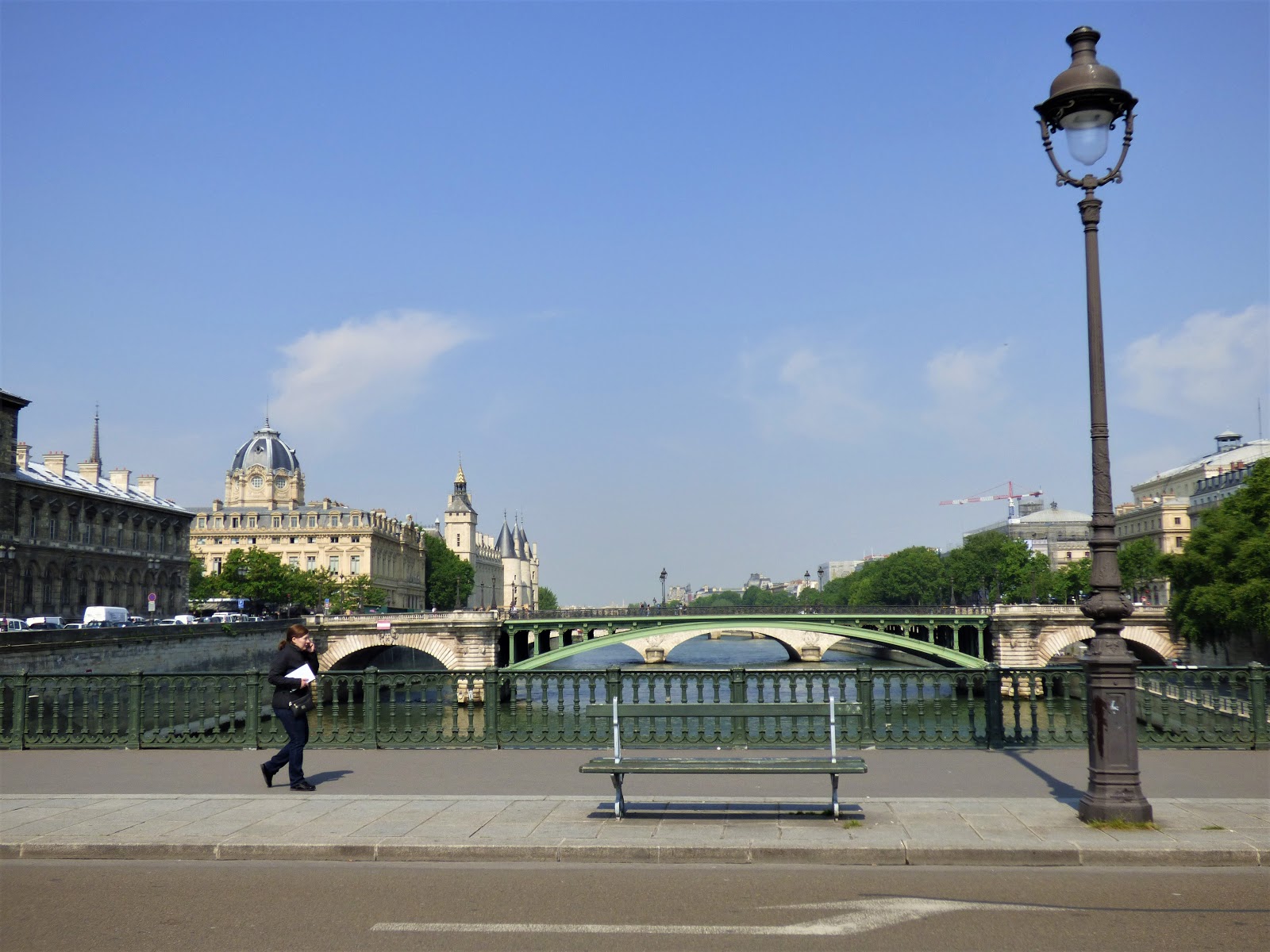 Paris Trip - Tuesday: Notre Dame and Ille de Cite (+ 8 desserts!)