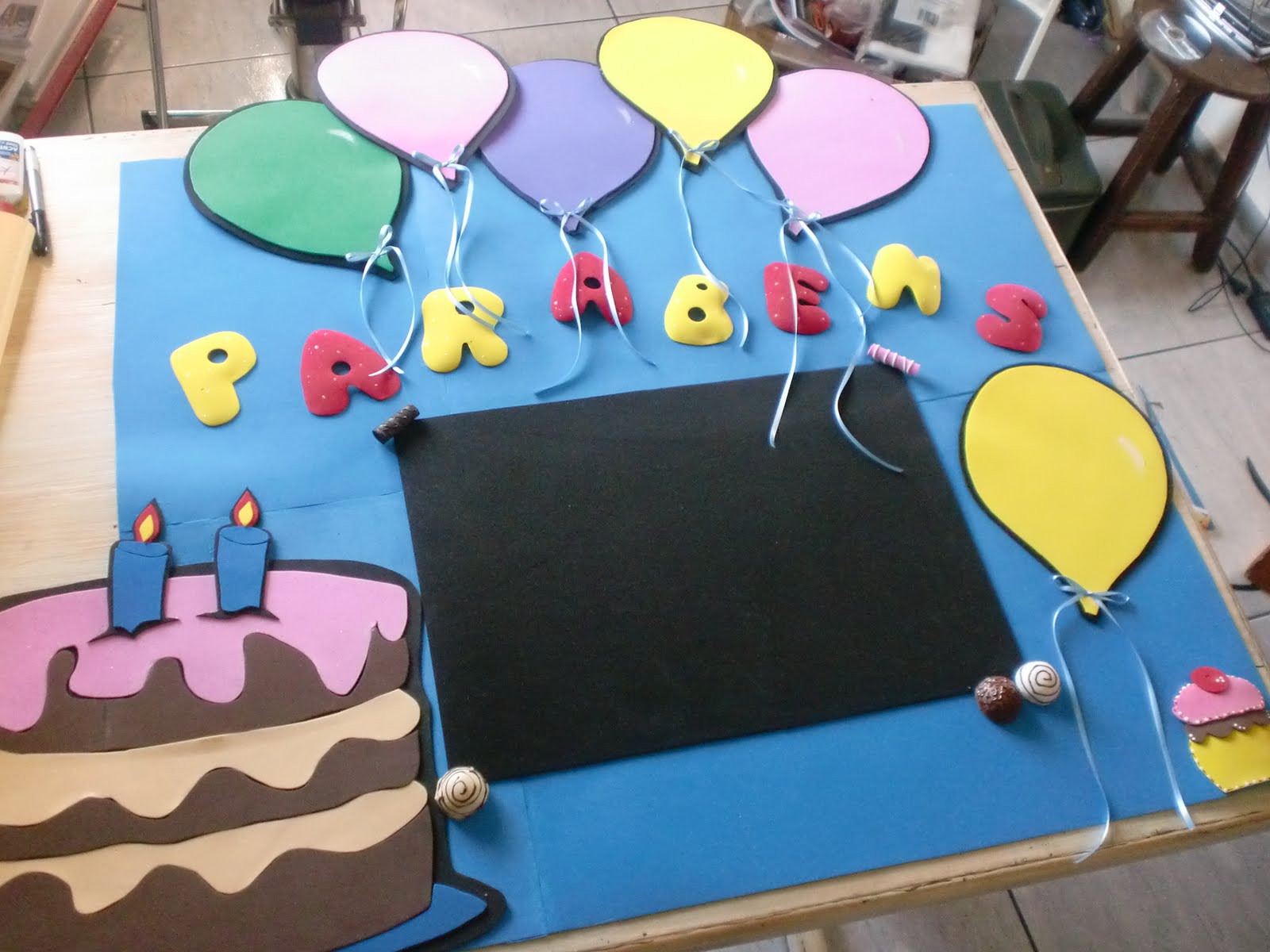 Katia Arteira: Mural de aniversário em E.V.A