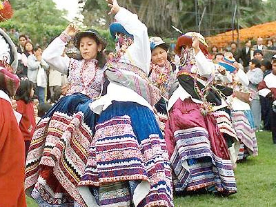 backtobasics: Polleras dancing El Witite in Peru