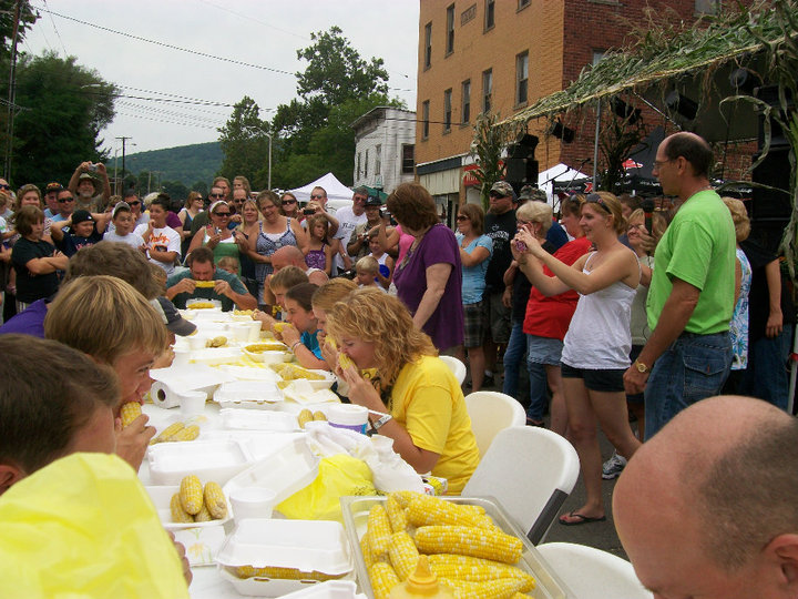 2015 A'Maiz'ing Corn Festival: Corn Eating Contest