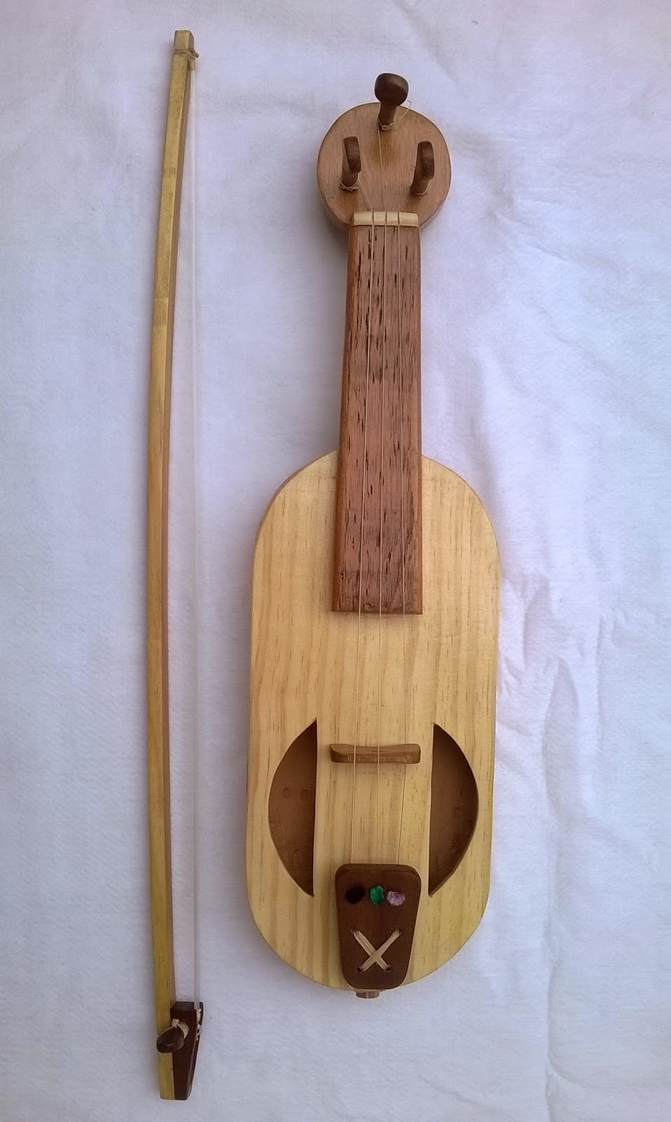 Barro e Cordas: Rabeca modelo Medieval