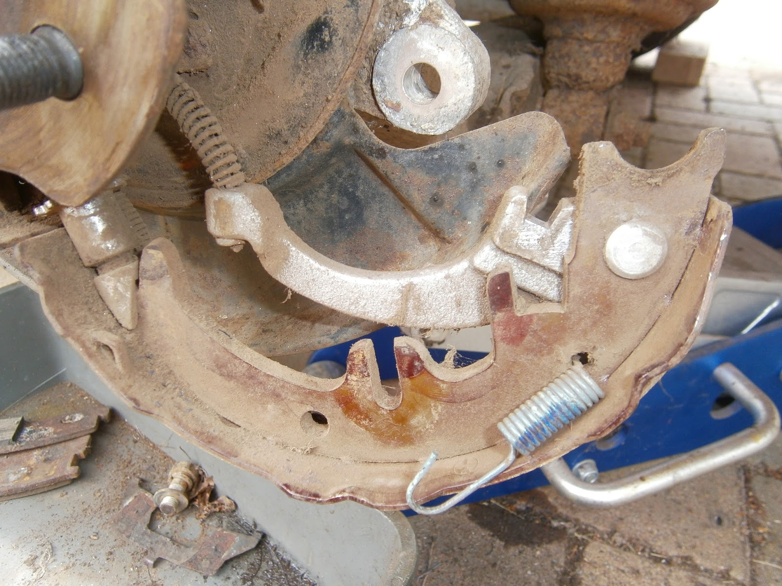 Lotus Excel Restoration: Handbrake/Parking brake strip and shoe replacement