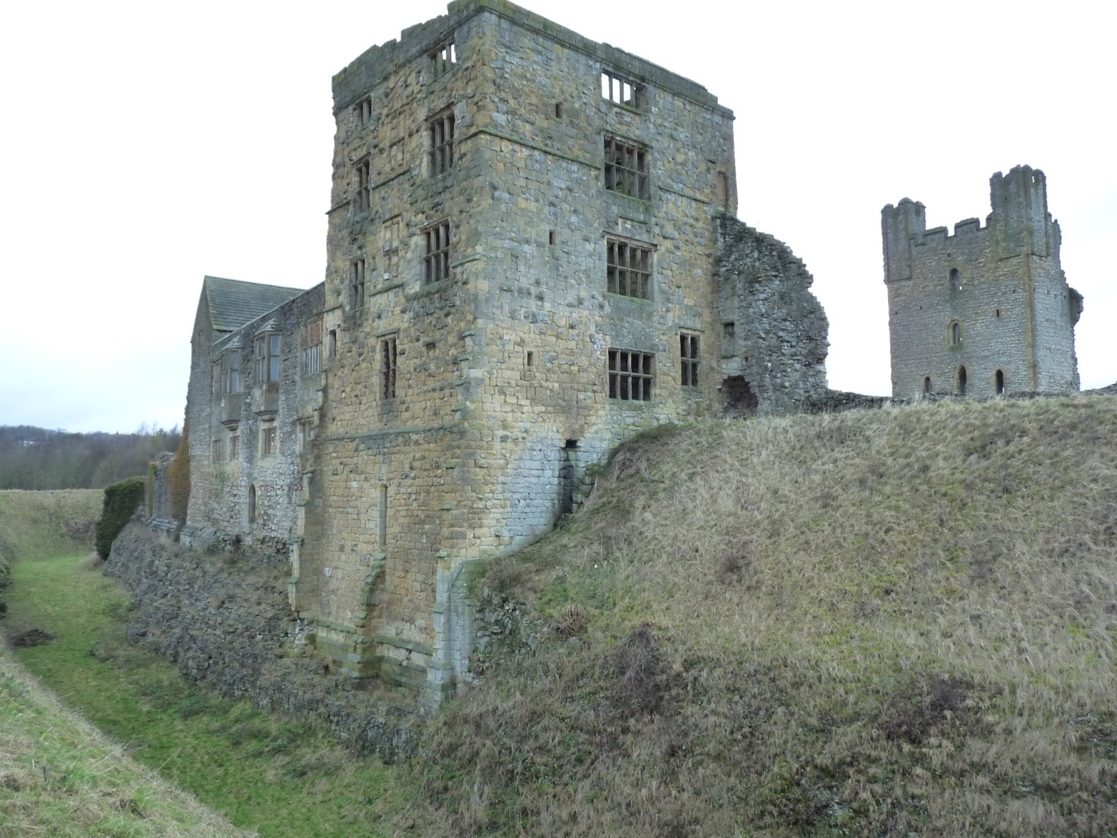 Barry In Thirsks Adventures: Helmsley Castle - 14 miles east of Thirsk.