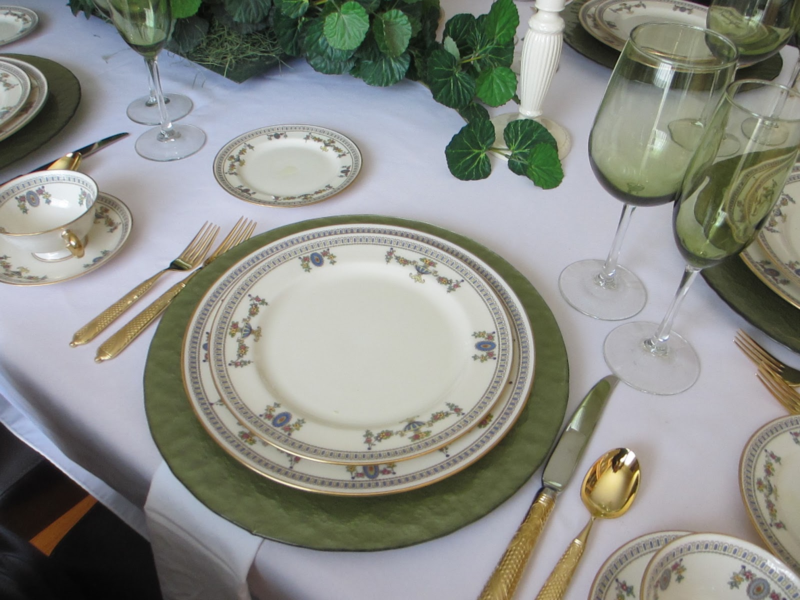 The Welcomed Guest: Lenox The Colonial Tablescape