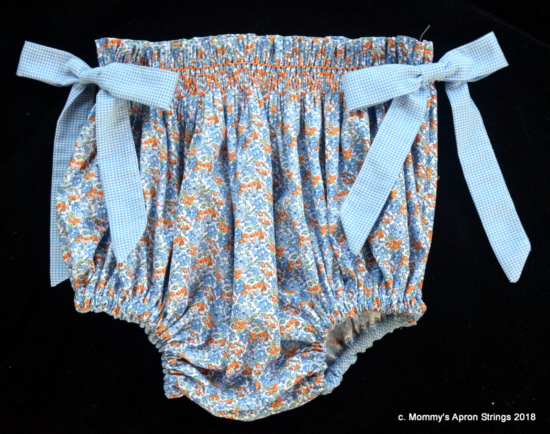 Mommy's Apron Strings: Smocked Baby Bloomers
