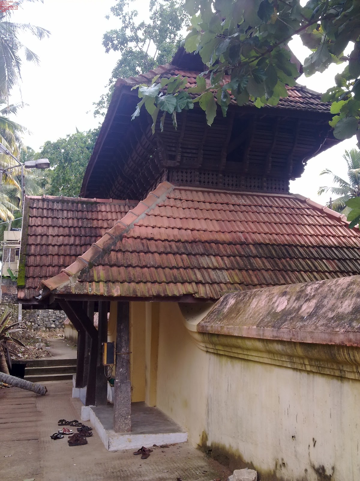 World through the aperture: Ulloor Subramanian Swamy Temple