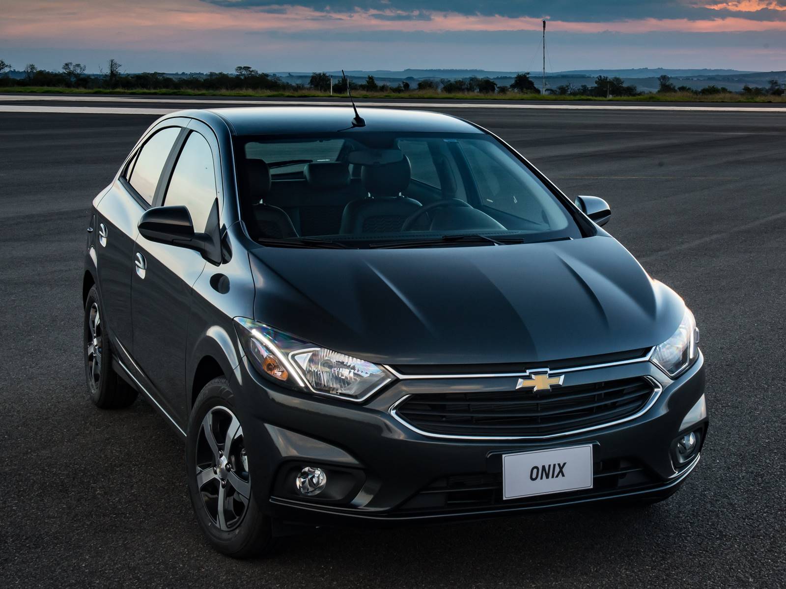 Novo Chevrolet Onix 2017: vídeo, consumo, desempenho