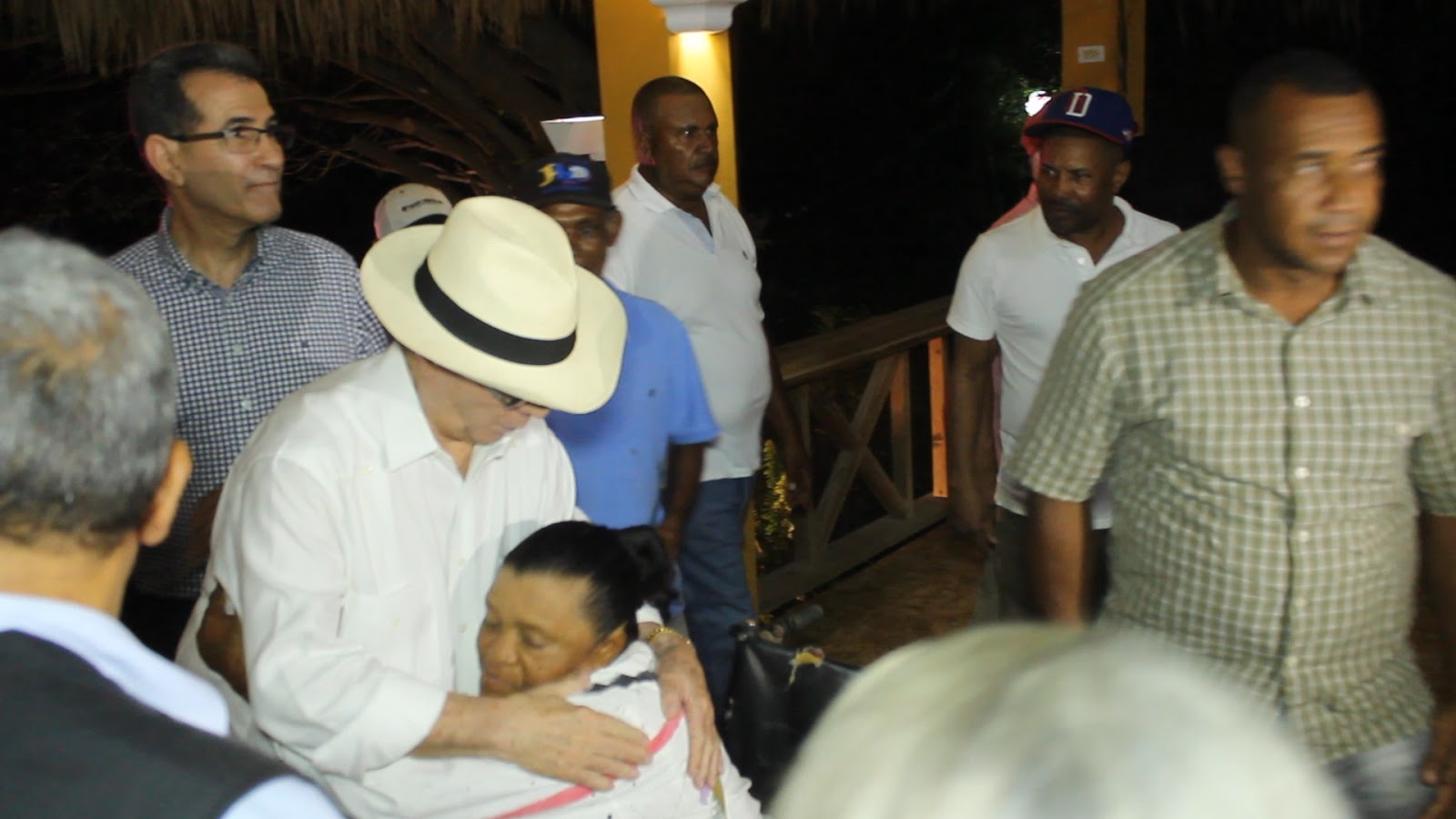 EX PRESIDENTE HIPOLITO MEJIA REALIZA RECORRIDO EN MONTECRISTI ... EX PRESIDENTE HIPOLITO MEJIA REALIZA RECORRIDO EN MONTECRISTI ...