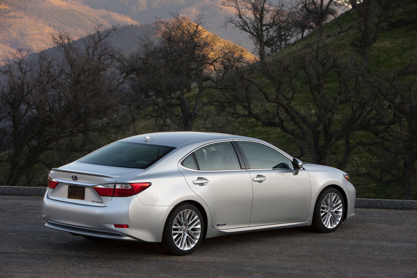 Auto Trends with JeffCars.com: The Lexus ES Takes Smart Risk with New ...