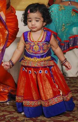 Kids Traditions: Shimmer Velvette langa