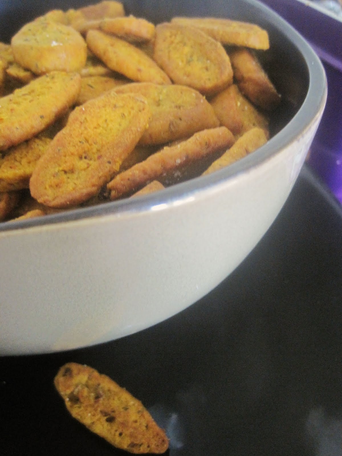 فْقّاسْ مالْحْ / Moroccan Mini-Fekkas or Mini-Fakkas With Dried ...