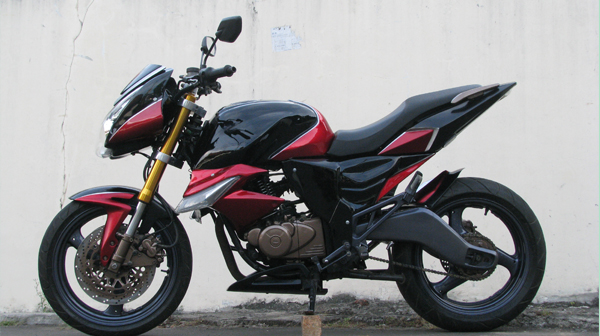 Bajaj Pulsar 180 Modifikasi hitam merah - Oto Trendz