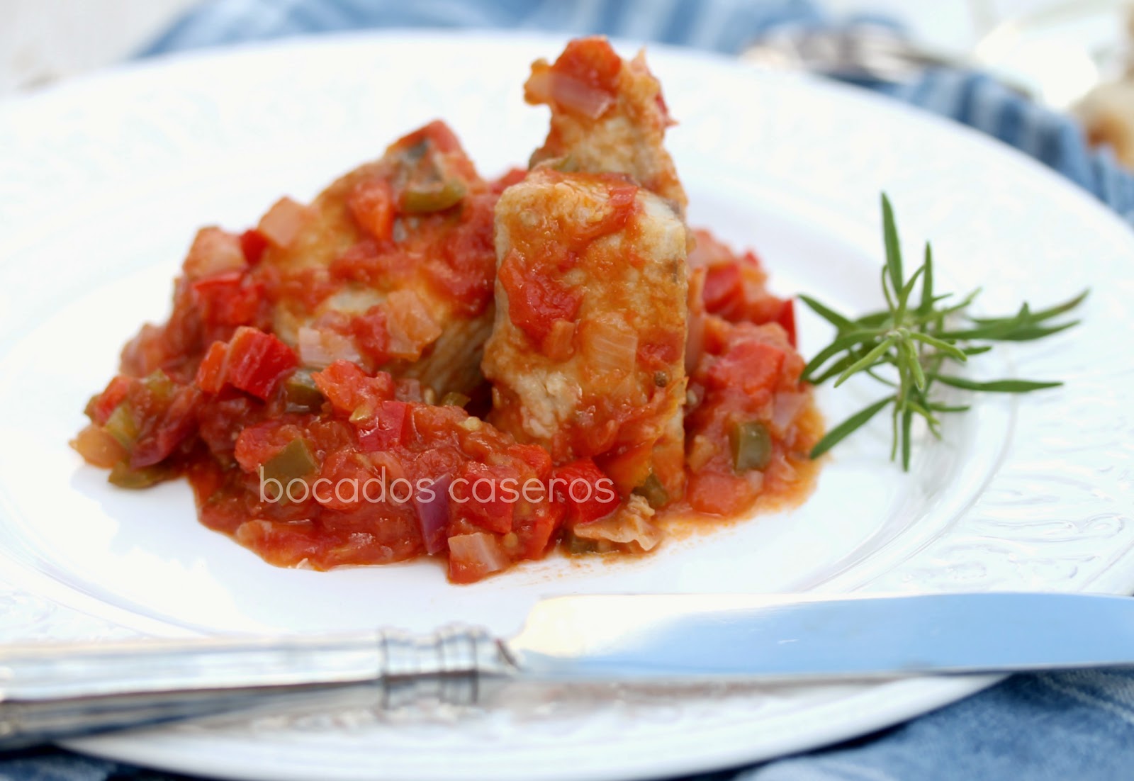 Bocados Caseros: Melva fresca con fritada de verduras y tomate casero
