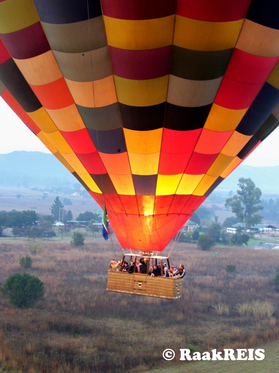 Raakreis: Sweef teen sonop met 'n Warmlugballon