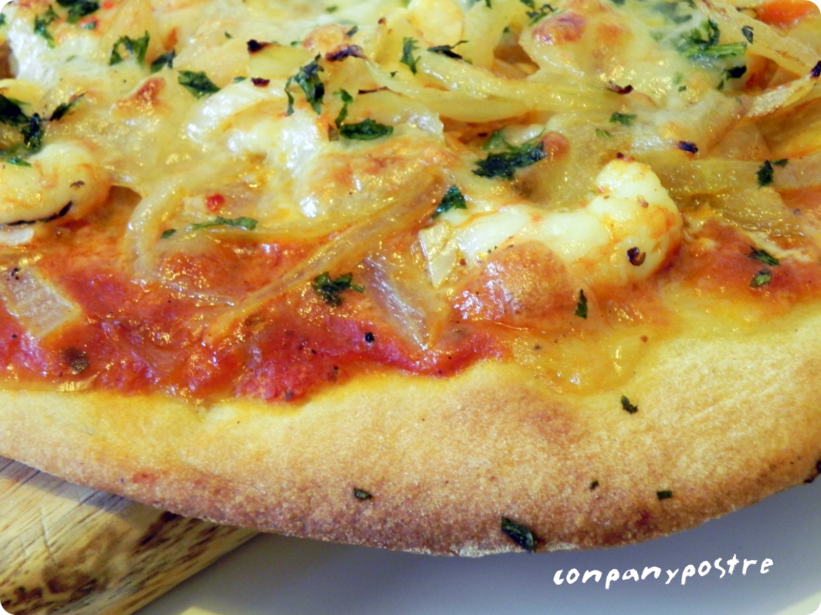 Con pan y postre: Pizza con gambas y masa de maíz