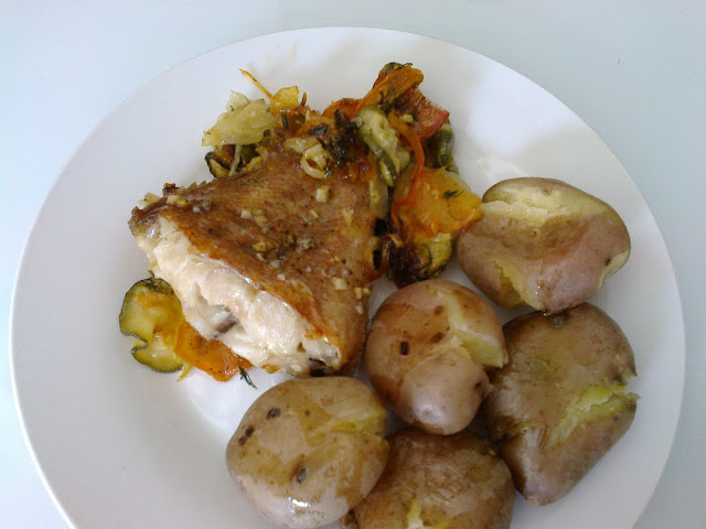 Guloso qb: Red fish assado no microondas com batata a murro