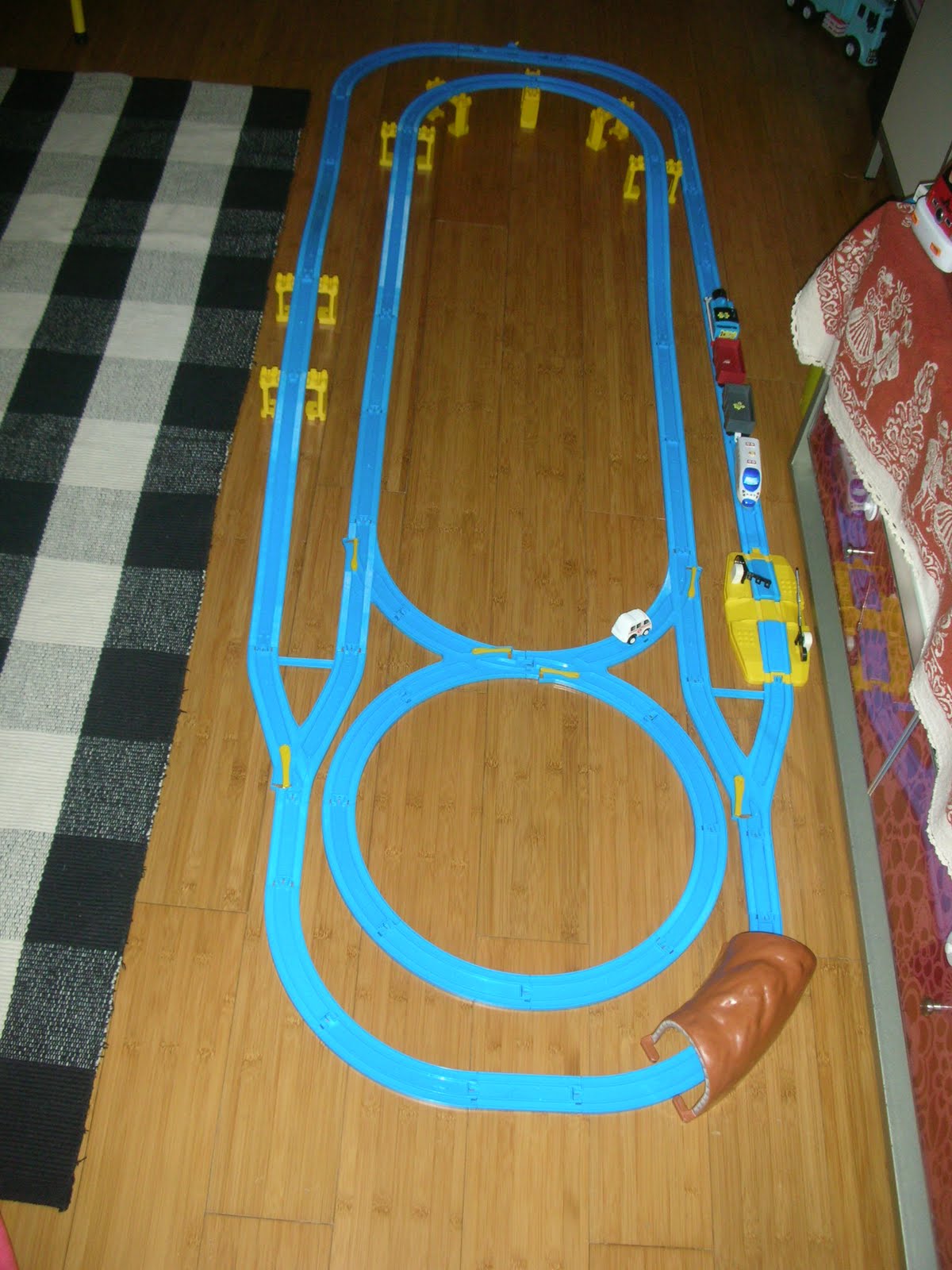 Andis Kaulins in China: Takara TOMY train track configurations