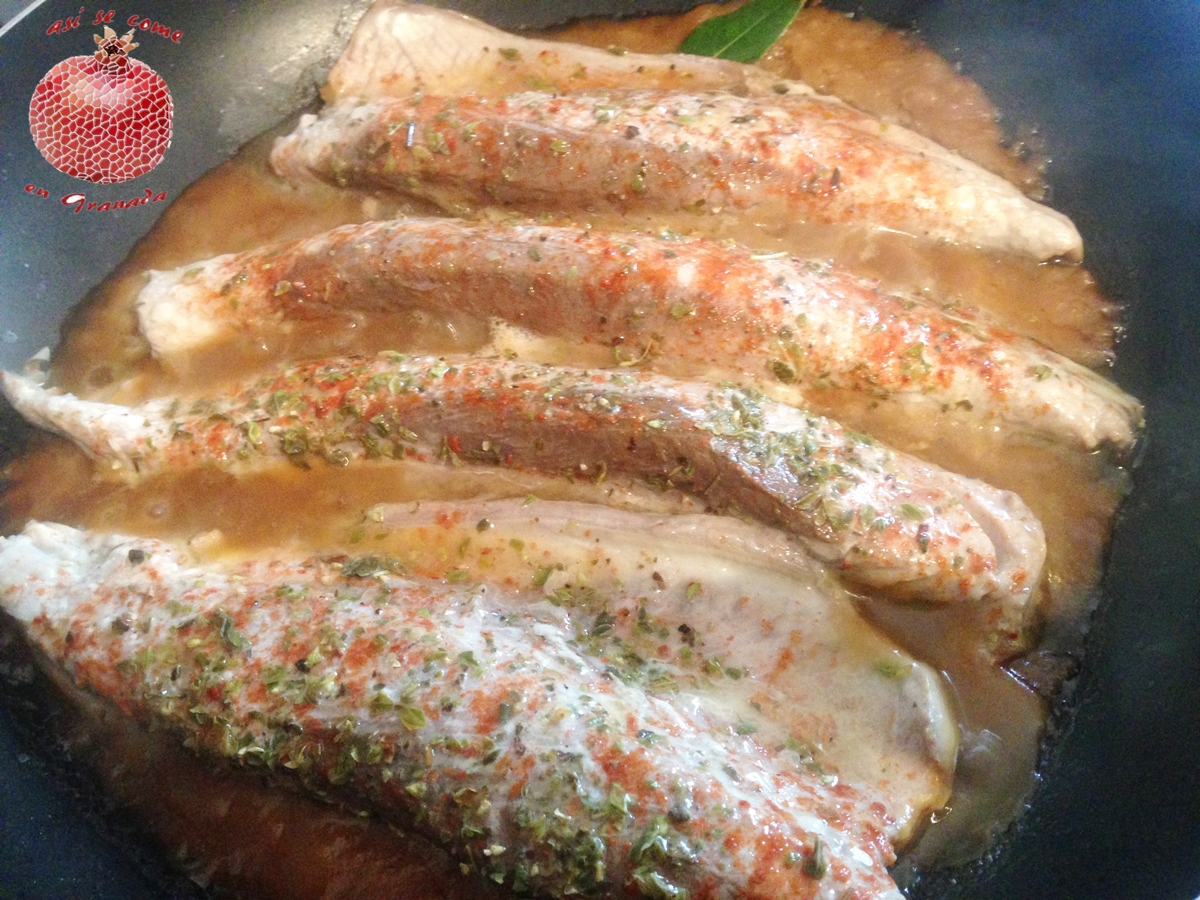 Así se come en Granada.: Melva encebollada