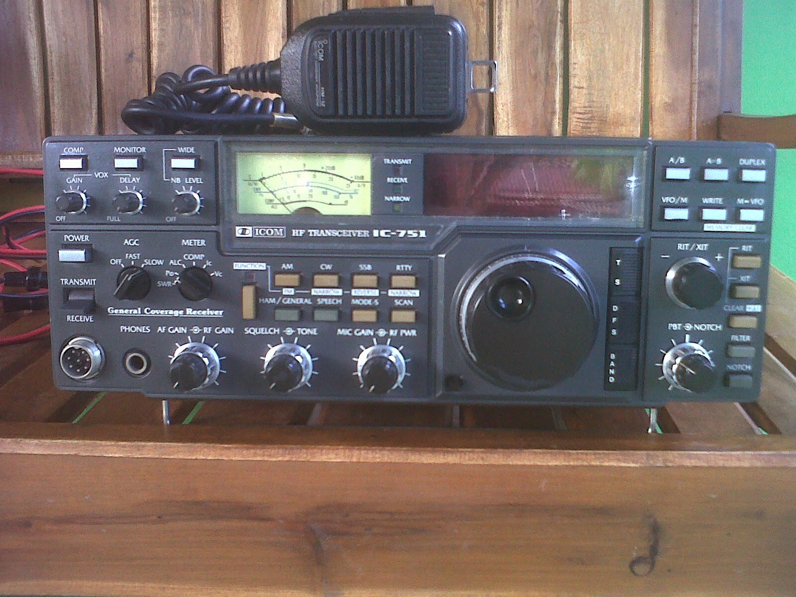 yc2njo.blogspot.com: Ditawarkan HF Transciever Icom 751
