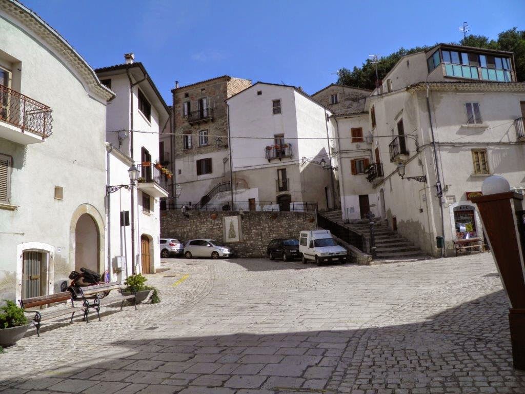 Tabernacoli italiani: Fossalto. Croce