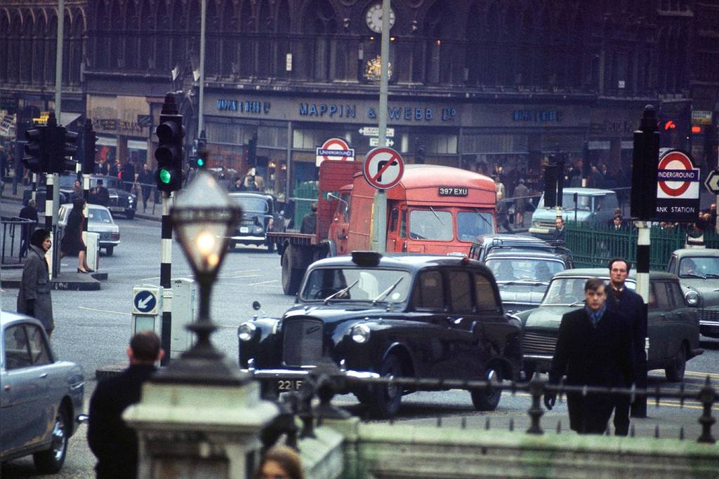 25 Fascinating Photographs That Give a Rare Glimpse of Everyday Life of ...