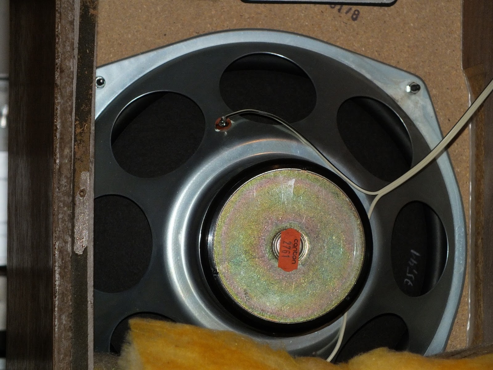 Infrequent Sound [sex.tex] technology: Canton LE-900, 1974, made Germany