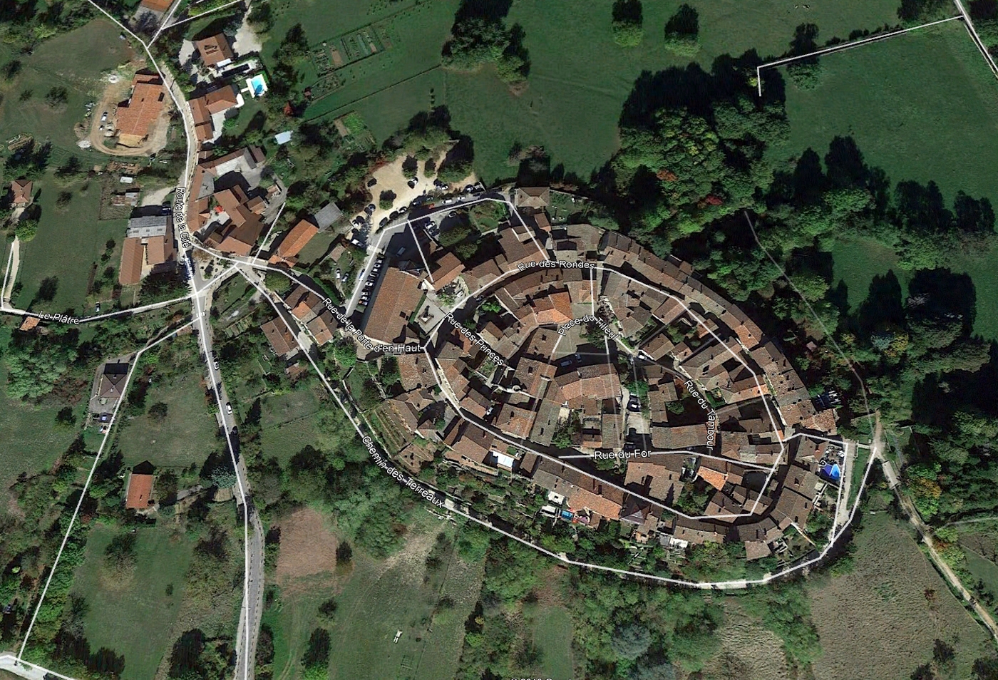 Coins du Monde: FRANCE - Auvergne-Rhône-Alpes - Balade à Pérouges (1/2)