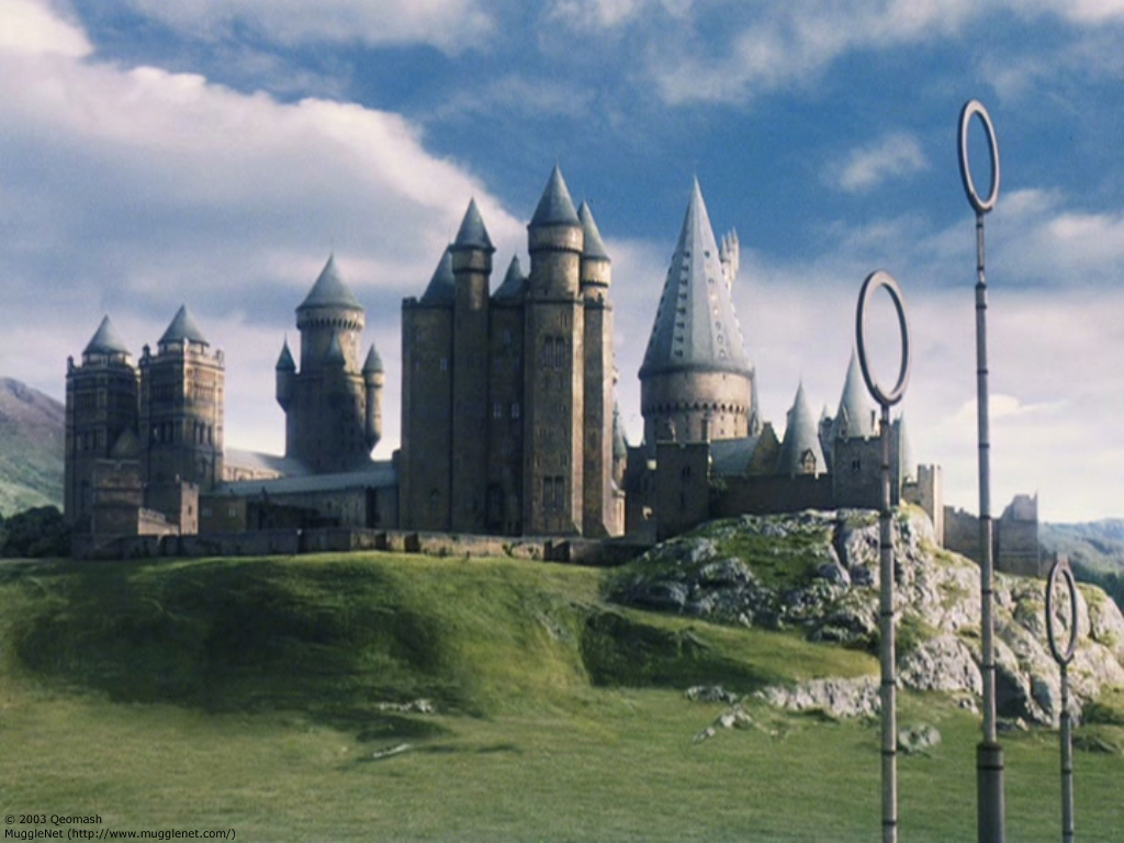 Hogwarts HP: Escola de Magia e Bruxaria de Hogwarts...um caos e destruída! Hogwarts HP: Escola de Magia e Bruxaria de Hogwarts...um caos e destruída!