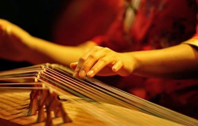 seeUblogger: Guzheng, Traditional Chinese Musical Instrument