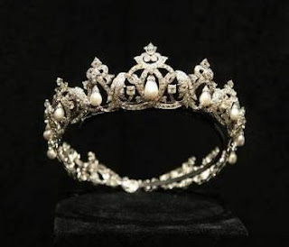 Tiara Thursday: The Cartier Pearl Drop Tiara