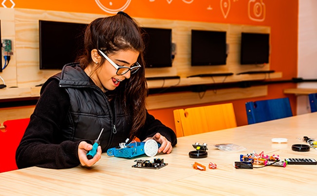 Mind Makers – o melhor da aprendizagem CODE e MAKER – Camila Porta Campos