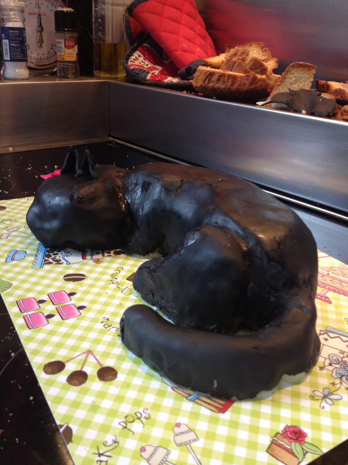 zigzag and buttons: Black Cat Birthday Cake