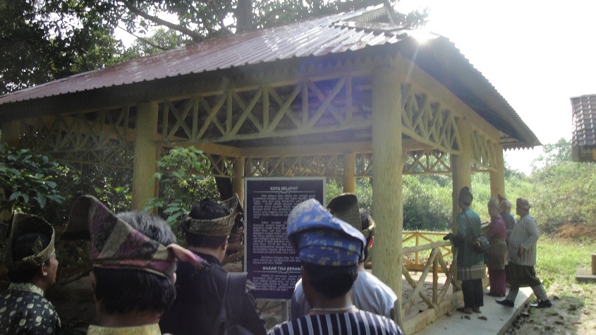 SENI LAMA MELAYU (MALAY OLDEN ART): Makam Sultan Muzaffar Syah dan ...
