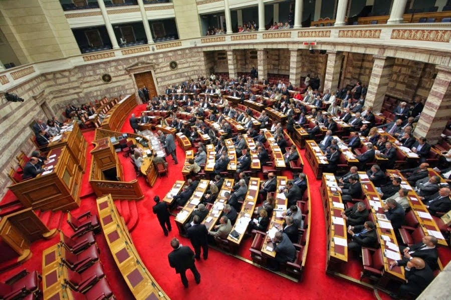 Πέρασε το αντιρατσιστικό - ΠΙΣΩ ΑΠΟ ΤΗΝ ΚΟΥΡΤΙΝΑ - NEWS
